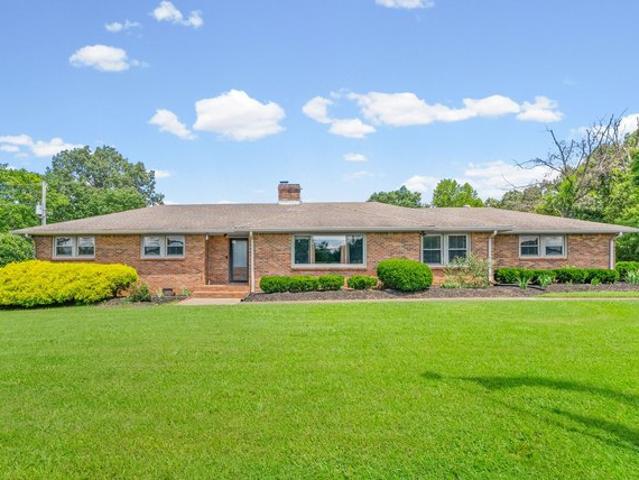 1939 Seven Mile Ferry Rd, Clarksville, TN 37040