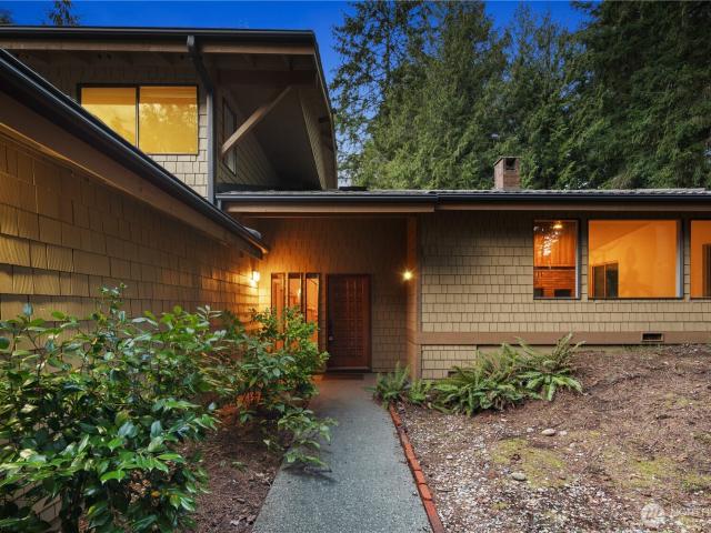 19306 SE 277th St, Kent, WA 98042 | MLS #2501 | Compass