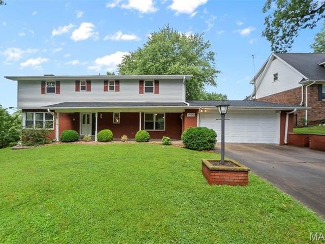 1930 Oak Hills St, Cape Girardeau, MO 63701