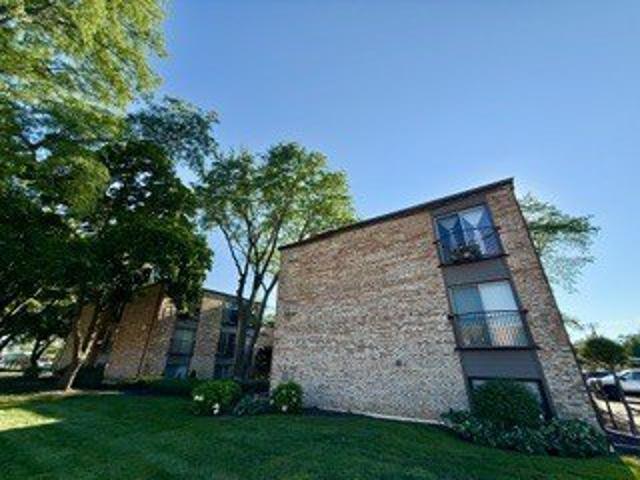 1930 Cherry Ln Apt 122, Northbrook, IL 60062