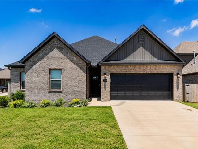1930 Lordsburg Ct, Bentonville, AR 72713