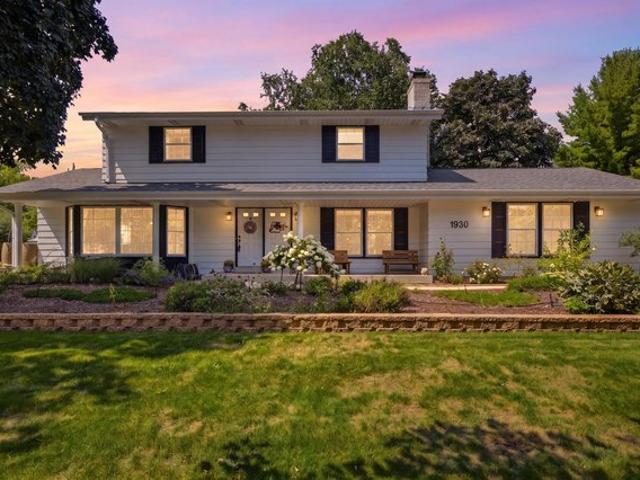 1930 Sunnyside Dr, Waukesha, WI 53186