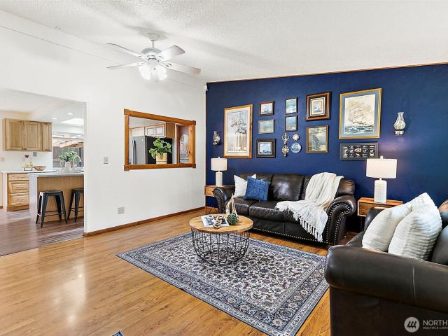 1930 th Street E