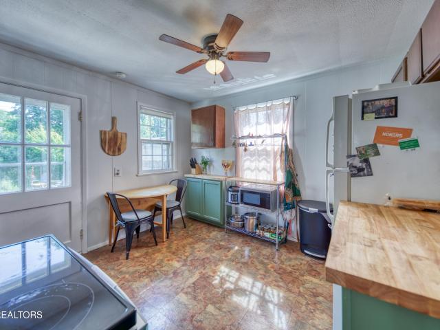 1930 W Gilbert Lane