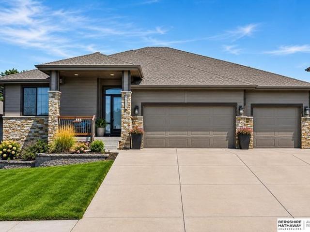 19312 Robin Dr, Gretna, NE 68028
