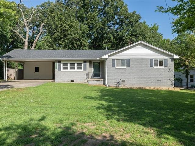 1931 N Old Wire Rd, Fayetteville, AR 72703