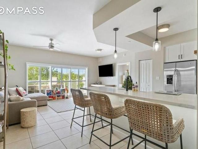 1931 NE 2nd St 305, Deerfield Beach, FL