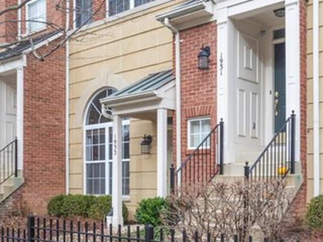 1931 Crescent Park Dr, Reston, VA 20190