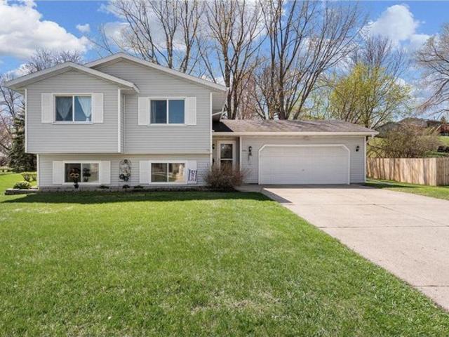 1931 Greenwood Dr, Owatonna, MN 55060