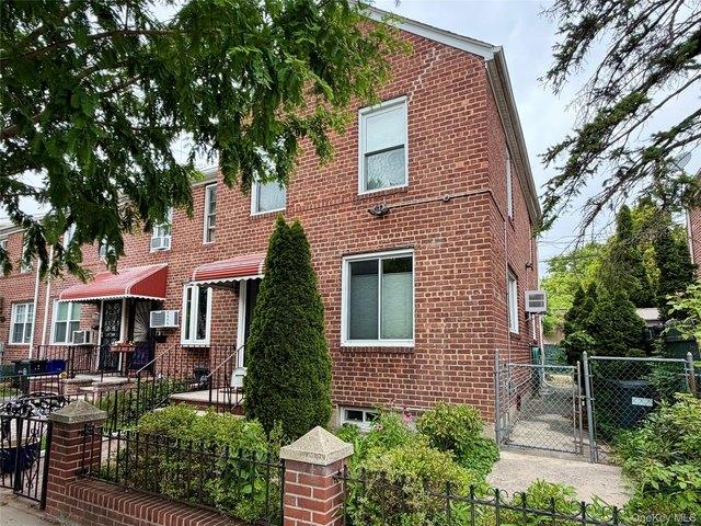 19323 Station Rd, Flushing, NY 11358
