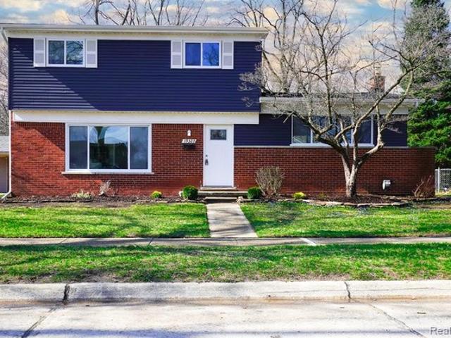 19327 Hardy St, Livonia, MI 48152