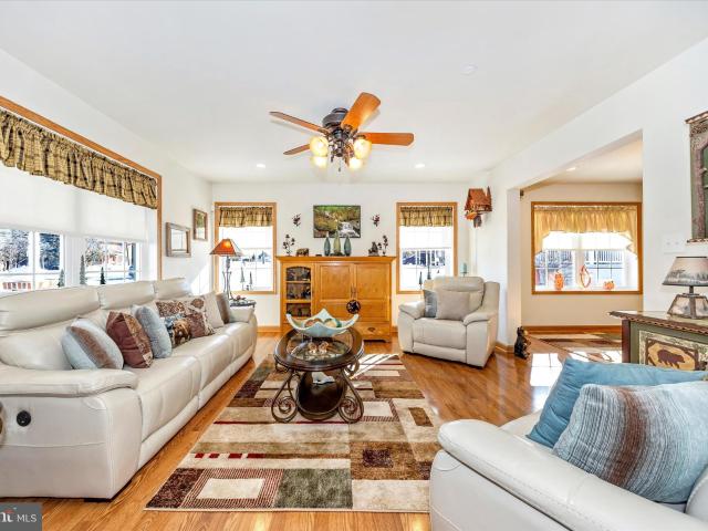 19327 Longmeadow Rd, Hagerstown, MD 21742 | MLS #MDWA2034