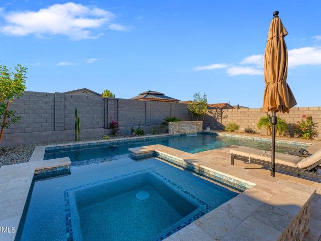 19326 w badgett lane