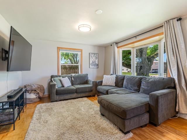 1932 maplecrest drive