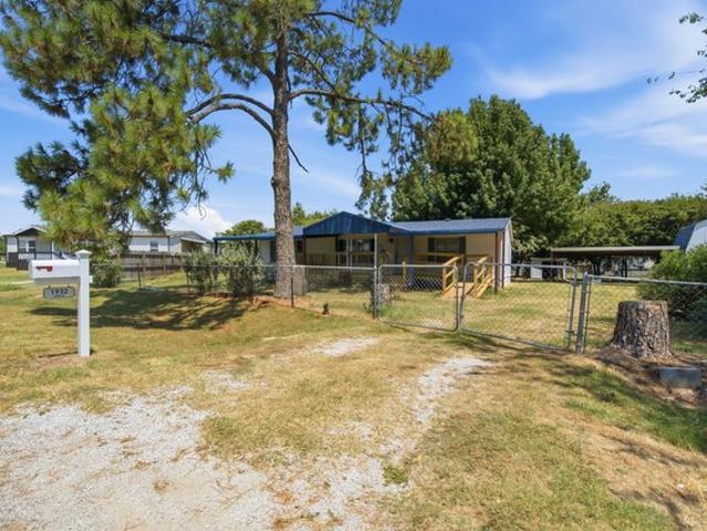 1932 Gale Dr, Pelican Bay, TX 76020