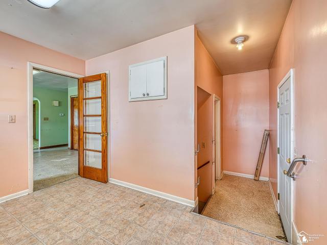 1932 W Albain Road