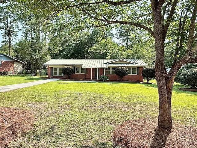 1932 3rd St SE, Moultrie, GA 31768