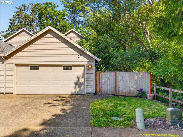 19332 Silverfox Pkwy, Oregon City, OR 97045