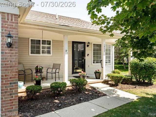 19337 Mandarin Dr, Roseville, MI 48066
