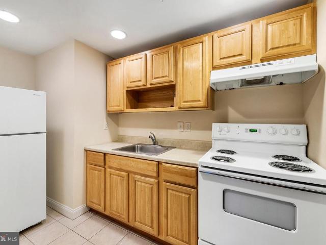 1933 Christian Street # 24