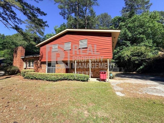 1933 Deerwood Pl, Macon, GA 31211