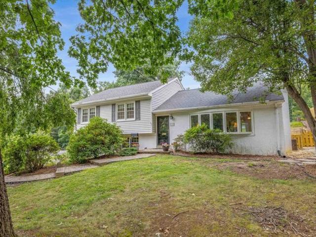 1933 Forest Dr, Waynesboro, VA 22980