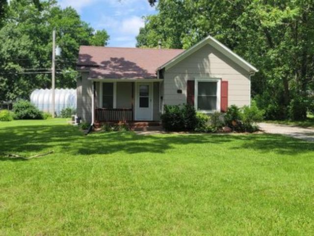1933 SW High Ave, Topeka, KS 66604