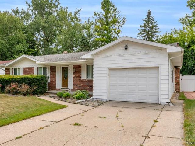 1933 Tamarisk Drive