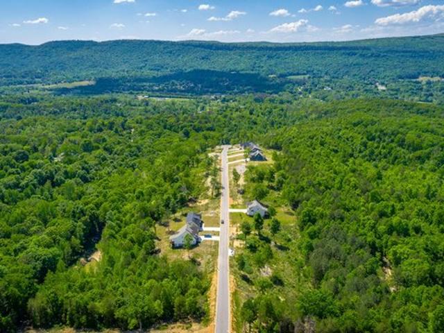 193 Cascade Dr, Rossville, GA 30741