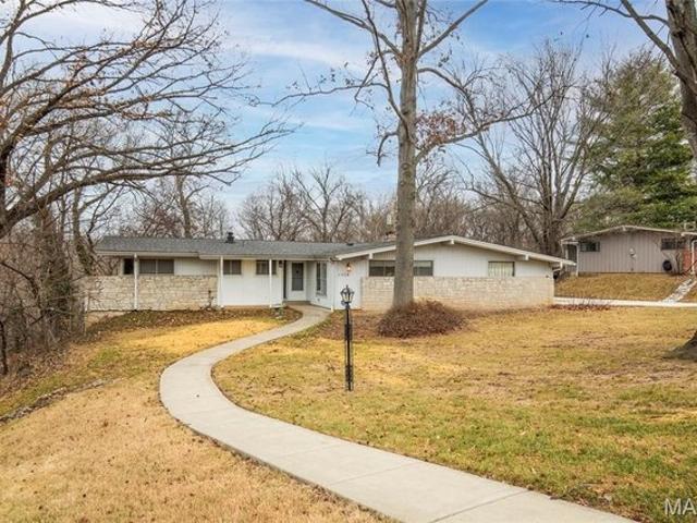 193 Horseshoe Dr, Kirkwood, MO 63122