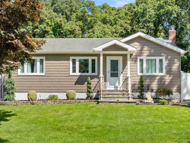 193 Ohls St, Patchogue, NY 11772