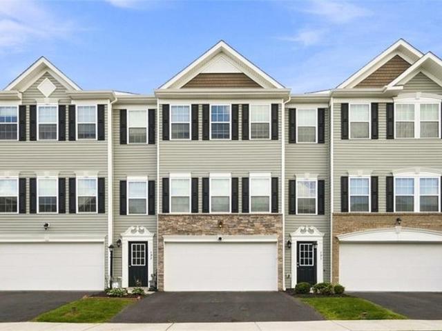 193 Lockheed Dr, Coraopolis, PA 15108