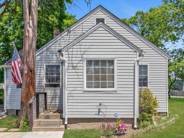 193 Manhattan Ave, West Babylon, NY 11704