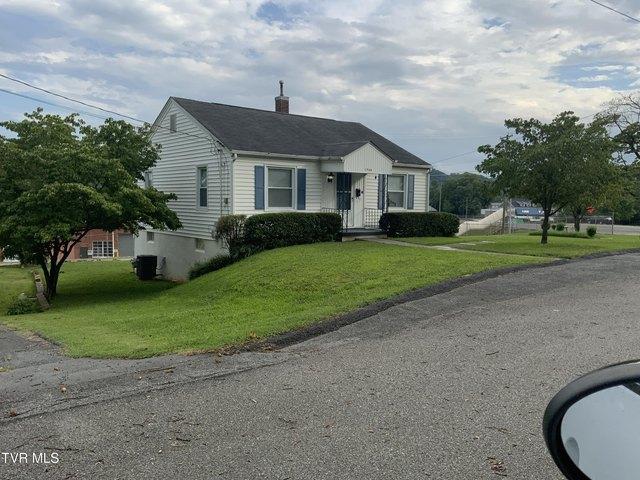 1944 Norway St, Bristol, VA 24201