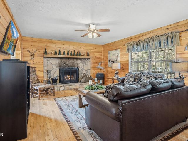 1944 Anderson Way