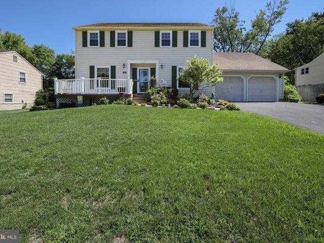 1944 Birchwood Park Dr N, Cherry Hill, NJ 08003