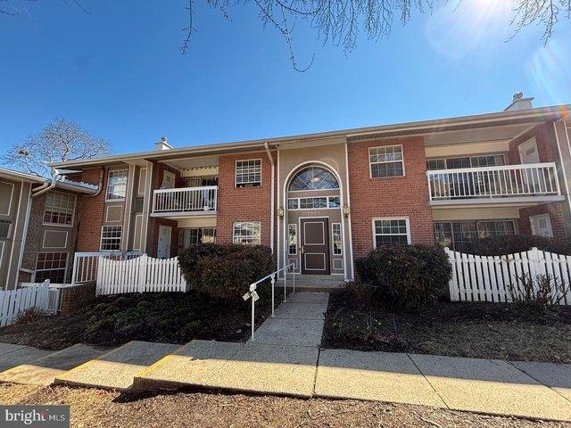 1944 Kennedy Dr Apt 203, McLean, VA 22102