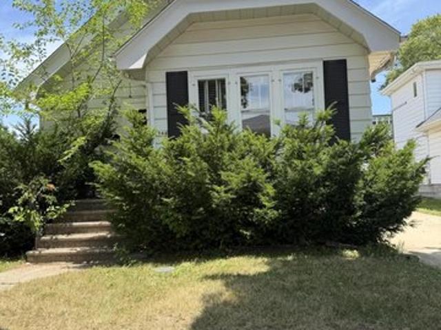 1944 S 89th St, West Allis, WI 53227