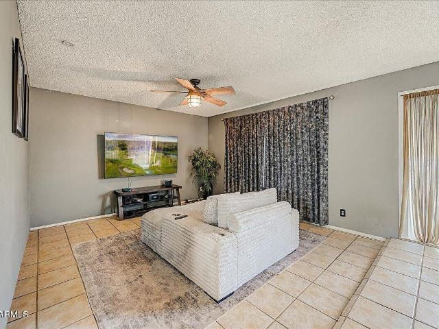 1944 w kristal way