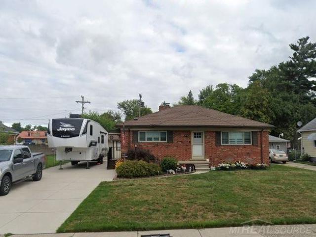 19451 Glenn St, Roseville, MI 48066