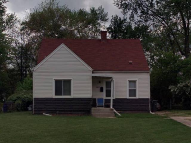 1945 Brentnell Ave, 3 beds, 1 full and 1 half bath