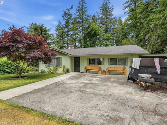 1945 Hazel St, Myrtle Point, OR 97458