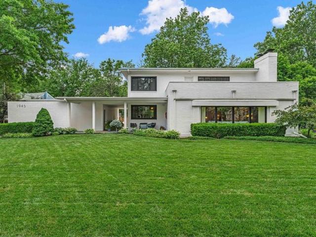 1945 SW Pembroke Ln, Topeka, KS 66604