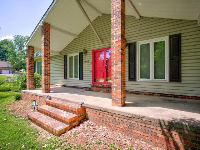 1945 Skymont Dr