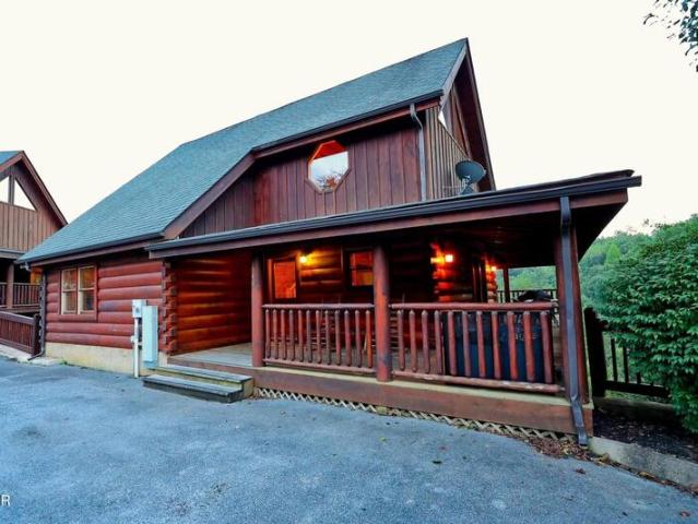 1946 Cougar Crossing Way, Bear Country Retreat, Sevierville, TN 37862
