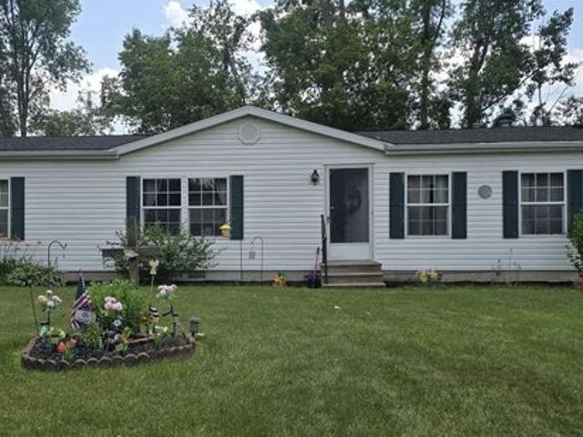 1946 E Coggins Rd, Pinconning, MI 48650