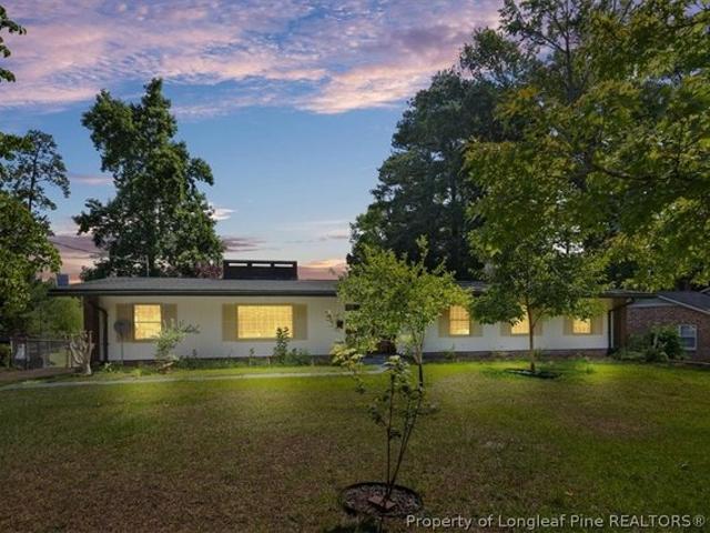 1946 Forest Hills Dr, Fayetteville, NC 28303