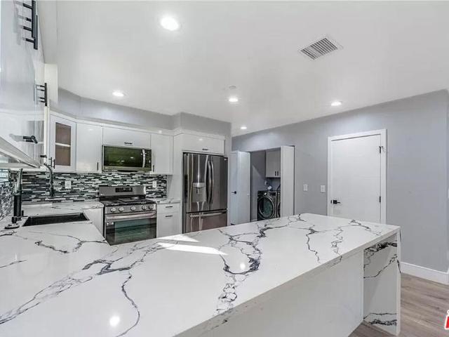 1947 N Vista Del Mar Avenue