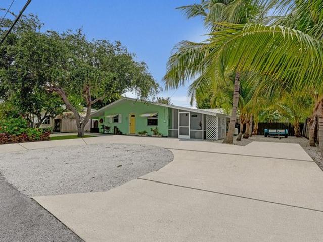 1947 Holman Dr, North Palm Beach, FL 33408