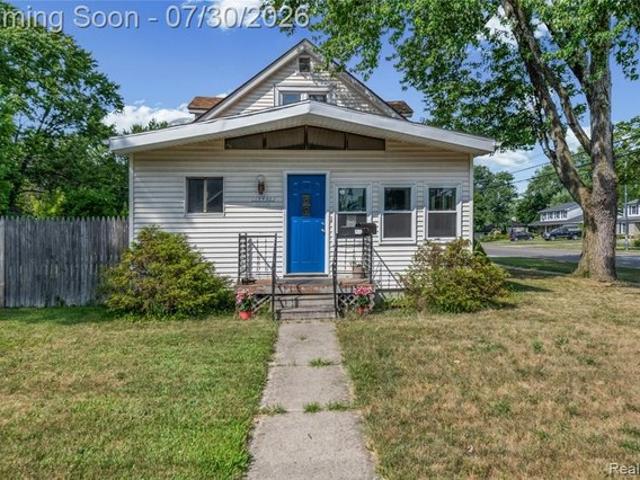 19485 Eastwood Dr, Harper Woods, MI 48225